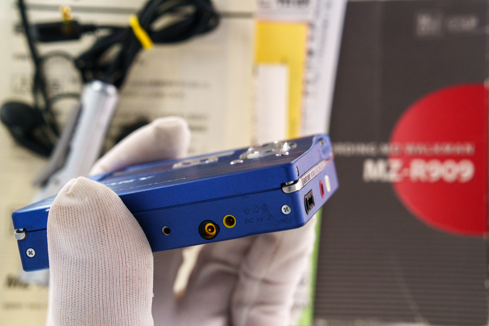 BLUE Sony MZ-R909 MD MiniDisc Recorder w/ Remote + BOX [DEMO / PLAYS ...