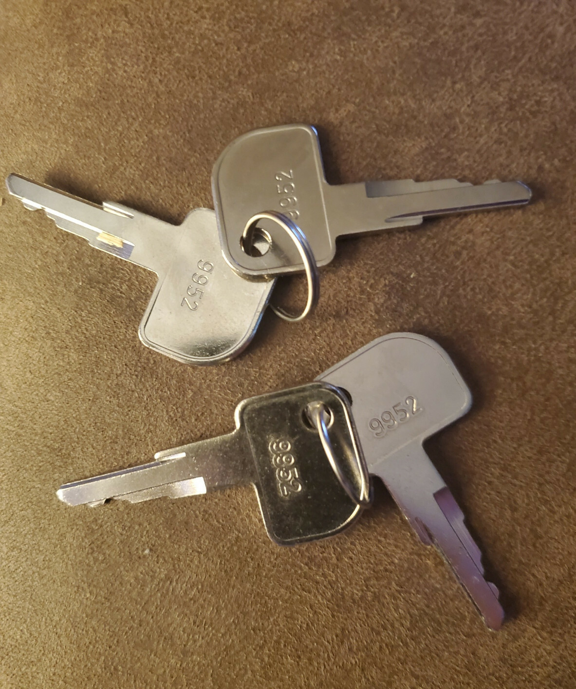 New 2 Sets of 2 (4) keys total OEM 9952 IBM Keys for Cash Drawers ...
