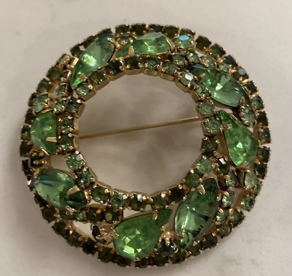 online retail price Vintage Dual Tone Green Rhinestone Goldtone Wreath ...