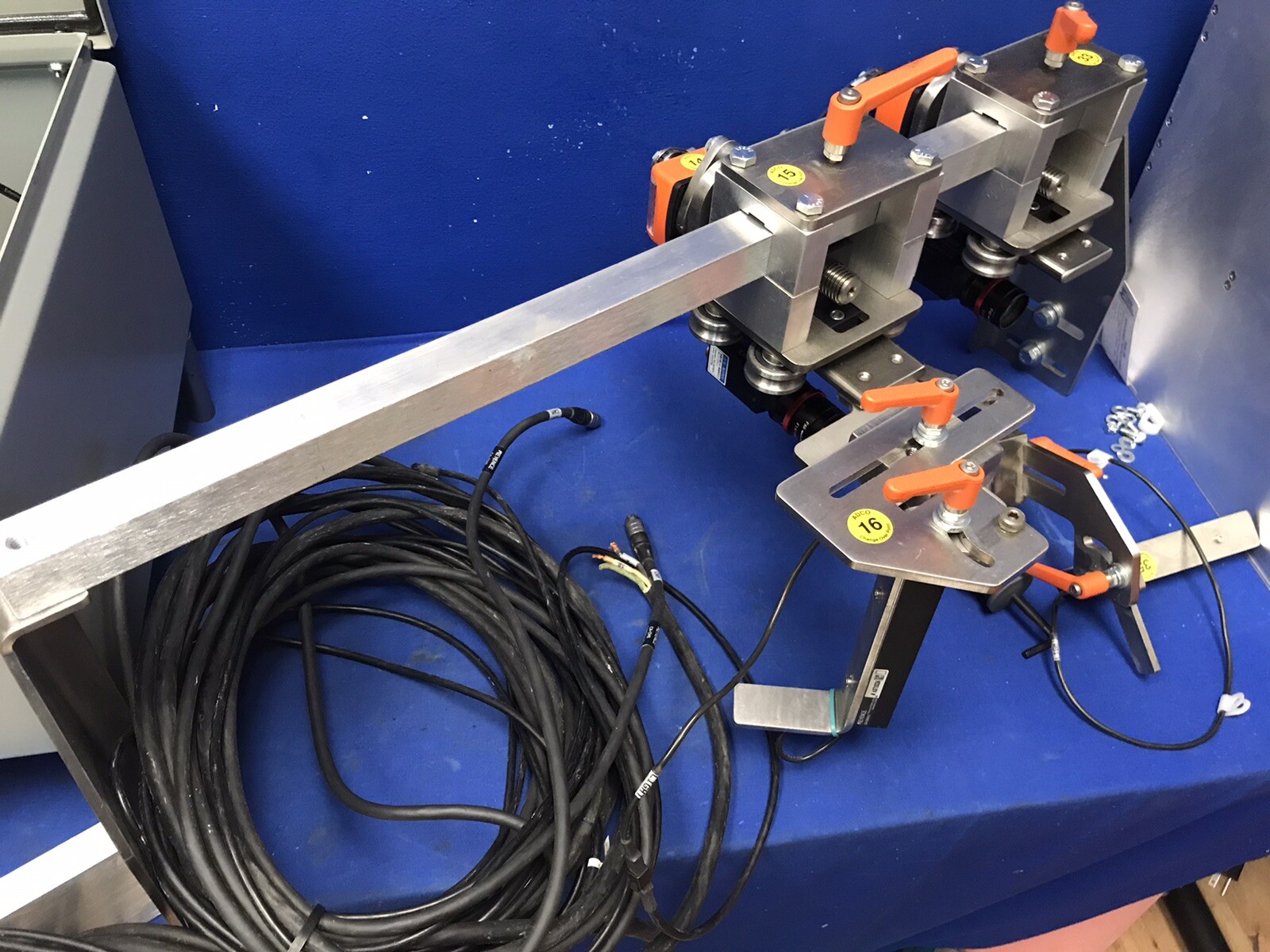 Keyence Vision System with CV-X422F; CA-DC40E; CA-MP120T; & (2) CV ...