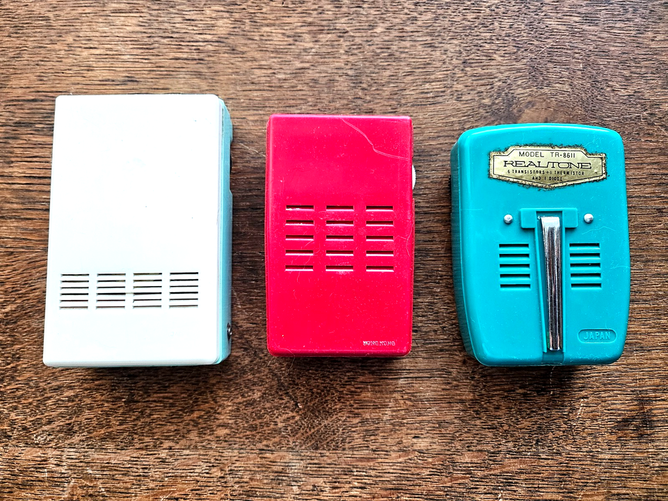 LOT OF THREE VINTAGE TRANSISTOR RADIOS | eBay