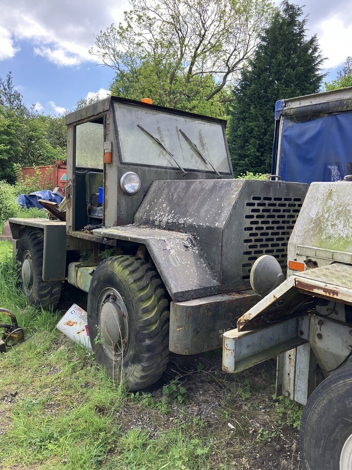 2x American Coleman 4x4 100hp US army Tug Tractors | eBay