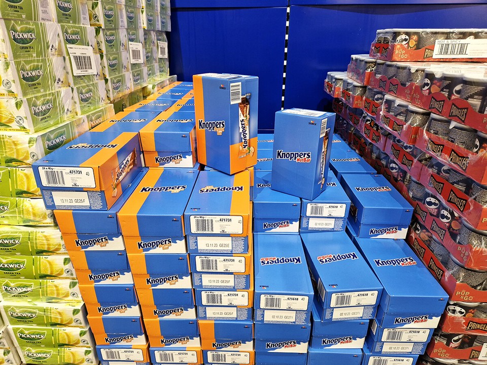 Chocolate in large number Nestlé NUTS, Knoppers, Snickers, Celebrations ...