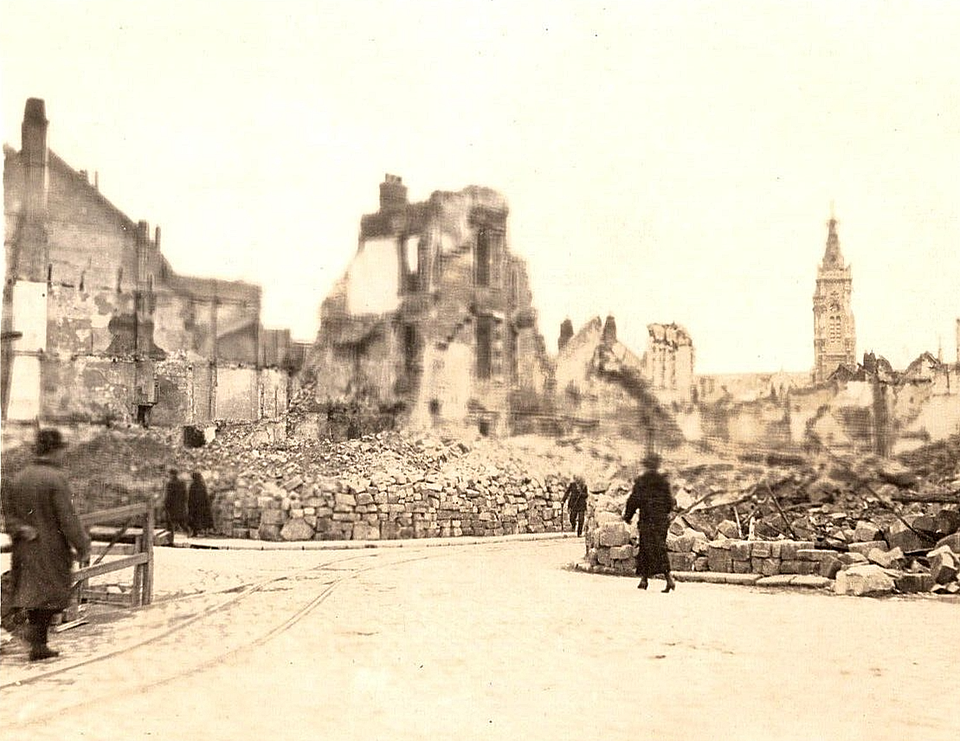 RPPC VINTAGE OLD OUTDOOR REAL PHOTO POSTCARD BUILDING WW1 WAR DAMAGE ...