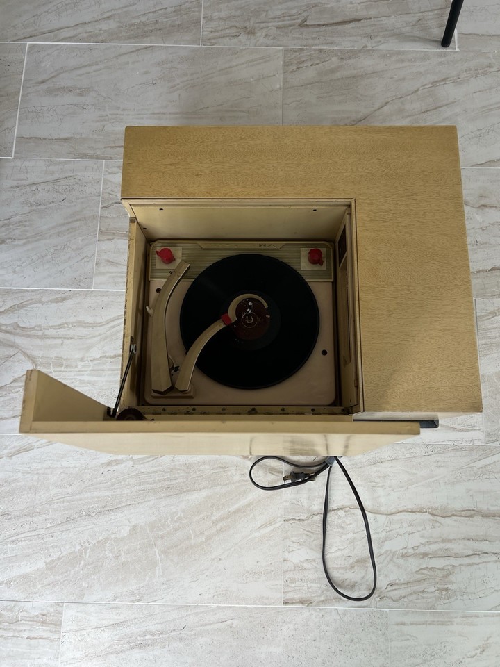 Atomic Era Voice of Music (V-M) Model 560A Vacuum Tube Record Changer ...