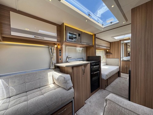 2018 LUNAR COSMOS 554 4 BERTH FIXED SINGLE BEDS END WASHROOM MOTOR ...