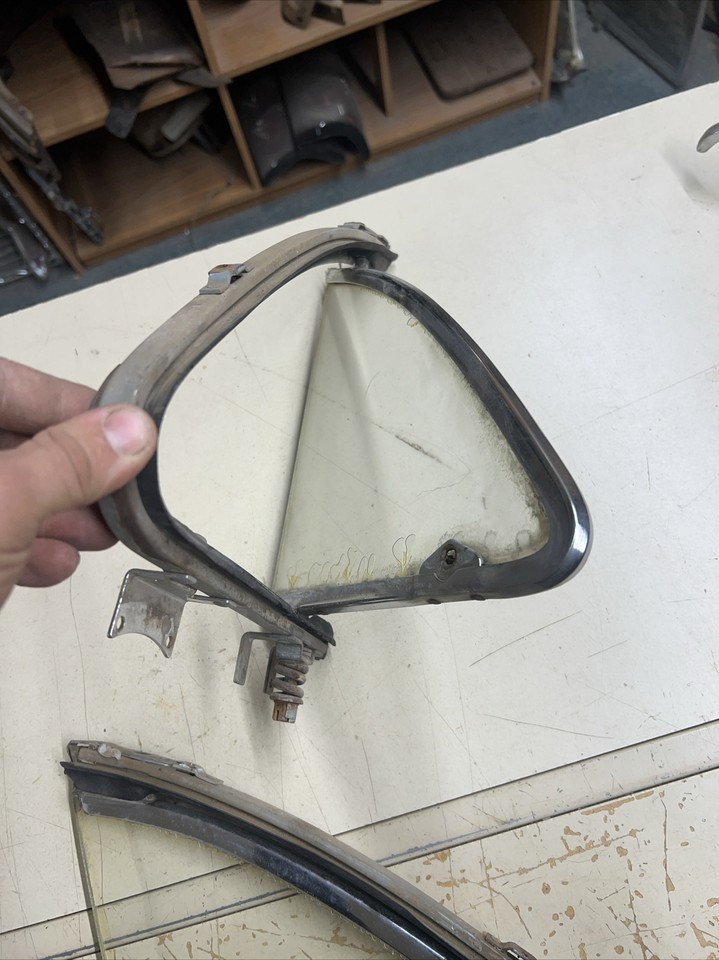 1949-1952 Chevy Chevrolet Wing Window Vent RH Rear 4 Door | OE