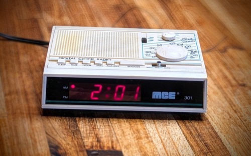 Vintage Digital Alarm Clock MCE 301 Compact Size Retro Design AM/FM ...