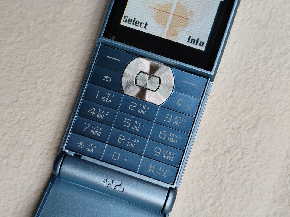 Working Sony Ericsson W350 W350i Fully UNLOCKED 2G Bluetooth Mobile ...