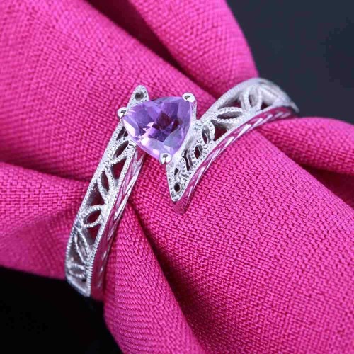 Classical Style Solid 18K White Gold Nice Gemstone Ring Trillion ...