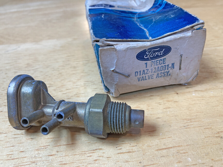 1970-71 Galaxie Distributor Vacuum Control Valve Assy. Type 4 D1AZ ...
