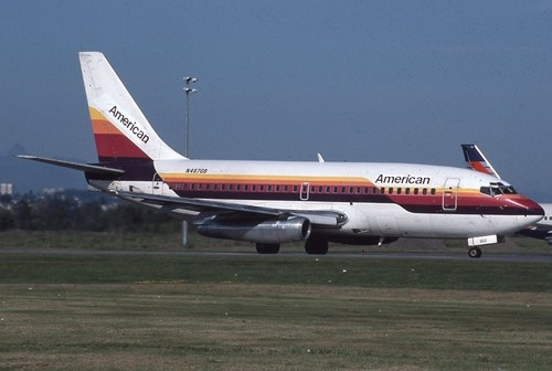 American Airlines Boeing 737-200 hybrid colors N467GB - Kodachrome 35mm ...