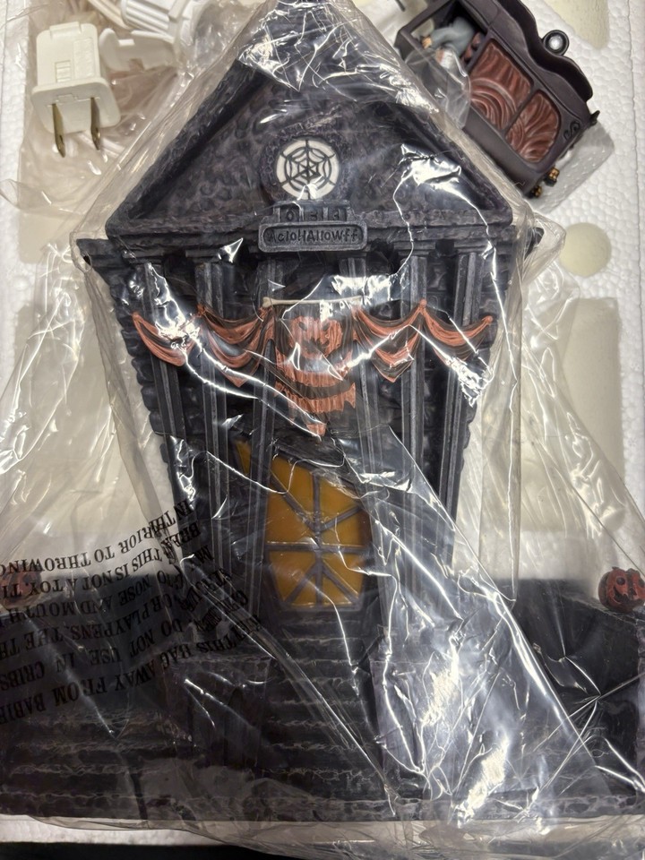 Hawthorne Disney Village Nightmare Before Christmas Town Hall w Mayors ...