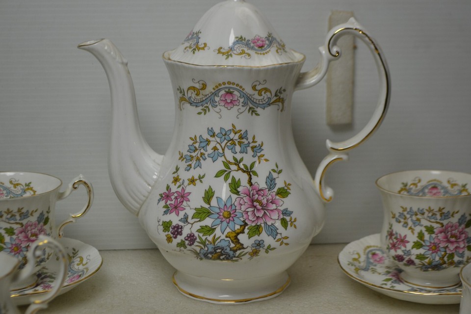 Vintage Royal Standard Tea set 7 pc fine bone china gold trim England ...