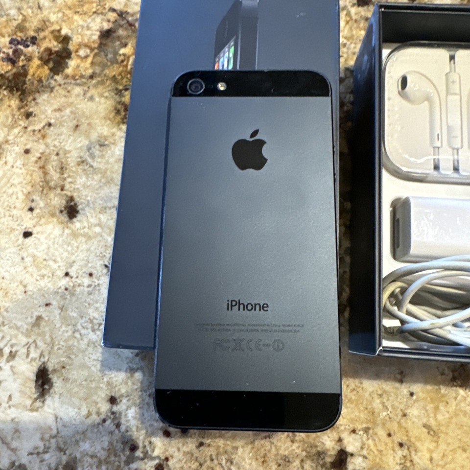 Apple iPhone 5 Black 64GB MD646LL/A Unlocked AT&T Nice Cond. w/ Box ...