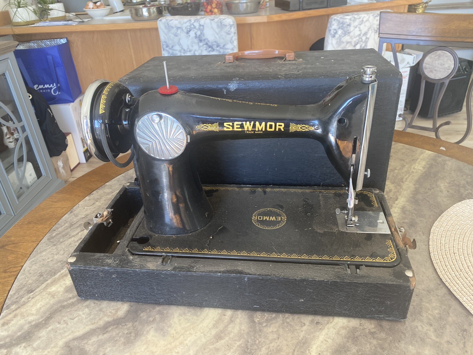Vintage Sewmor sewing machine model 404 | eBay