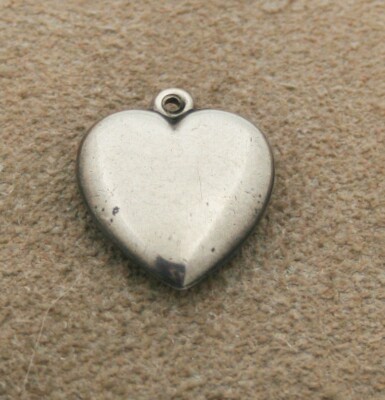 VINTAGE STERLING SILVER PUFFY HEART CHARM - Plain with Engr. "Urrey" | eBay