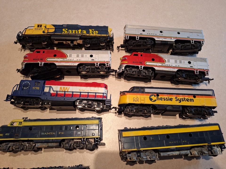 10 HO Scale Locomotives For Parts Repair Non Working Need Parts 10-ho-scale-locomotives-for-parts-repair-non-working-need-parts
