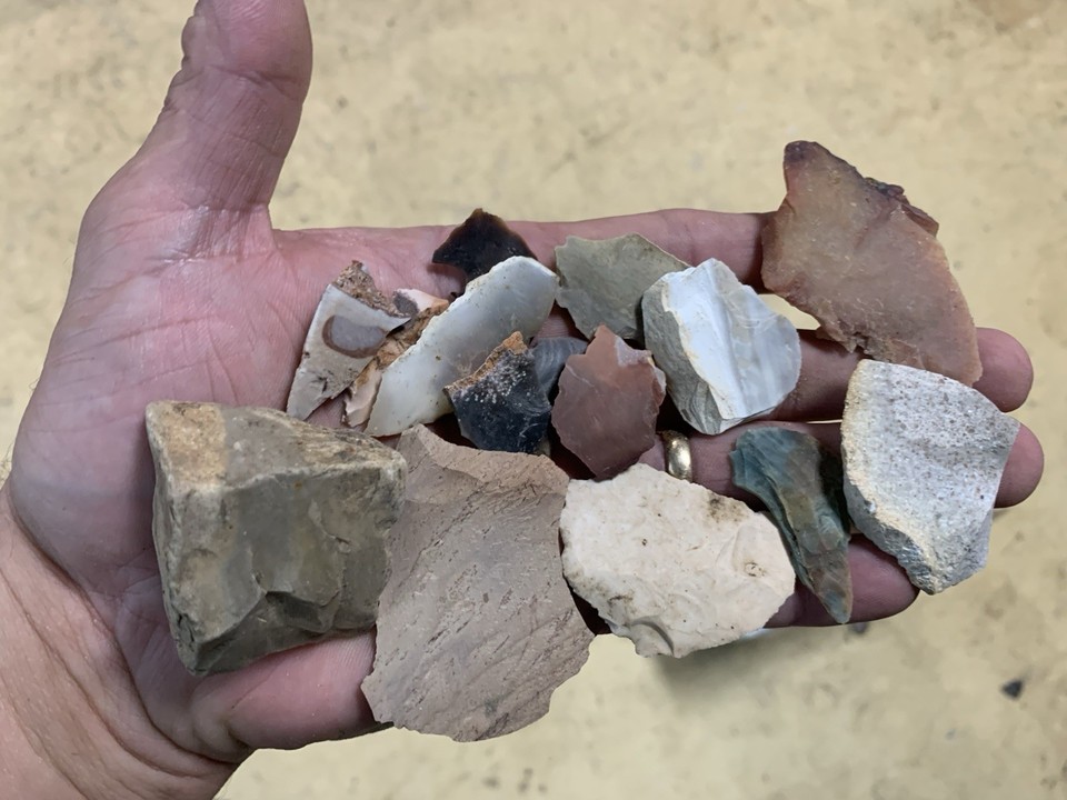 Flint knapping arrowheads Flakes spalls Arrowhead Burlington Flint ...