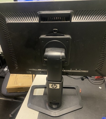 HP ZR24W VM633A 24" 1920 x 1200 Widescreen DP DVI VGA LCD Monitor with ...