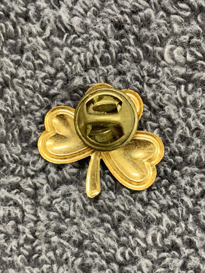 VINTAGE 3 LEAF CLOVER Shamrock PIN BACK | eBay