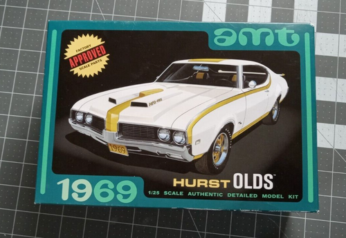 AMT 1969 Hurst Olds 1/25 Scale Model Kit w/ Decal New Open Box Fast ...