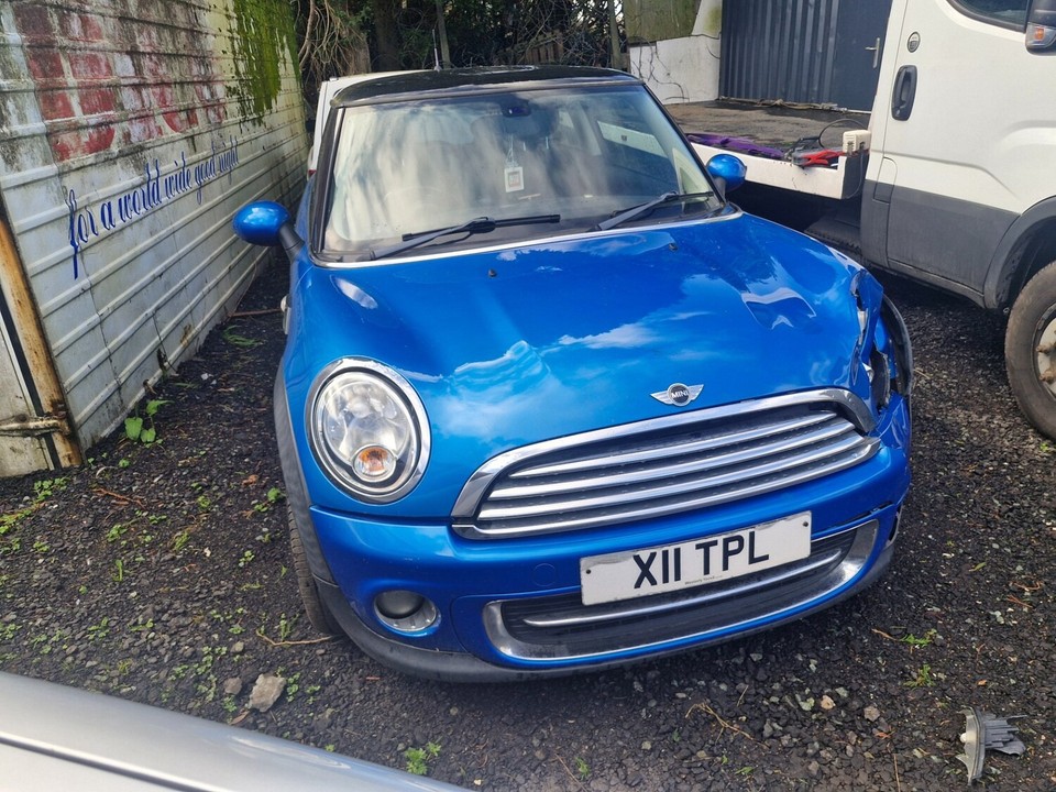 2011 MINI 1.6 Cooper D Pimlico 3dr. Spares or repairs . Damaged diesel ...
