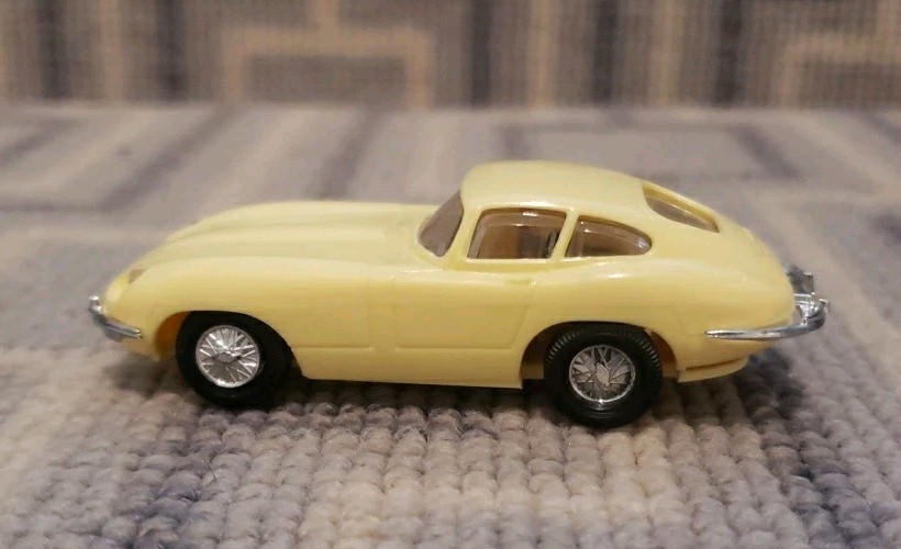 Mini-Lindy, Lindberg #4 Jaguar XK-E Plastic Model Car 1:64 Scale With ...
