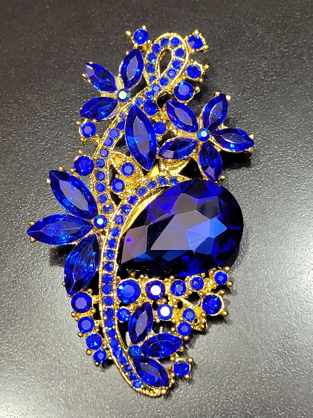 Big Beautiful Deep Blue Flower Floral Bouquet Glass R… - Gem