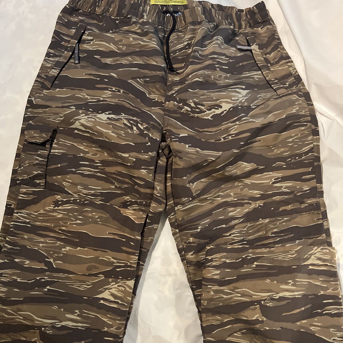 Guess Jeans Mens XL Spell Out Double Knee Tiger Stripe Camo Guess Jeans Mens XL Spell Out Double Knee Tiger Stripe Camo