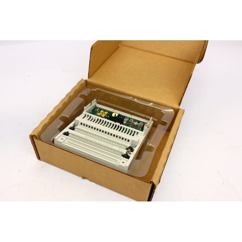 Schneider electric 100029 170AMM09000 I/O base analog 4Ch in 2Ch out ...