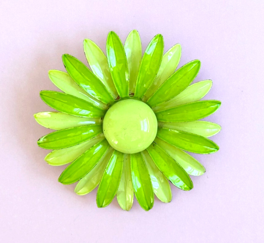 Large Mod Green Enamel Daisy Flower Brooch Vintage - Gem