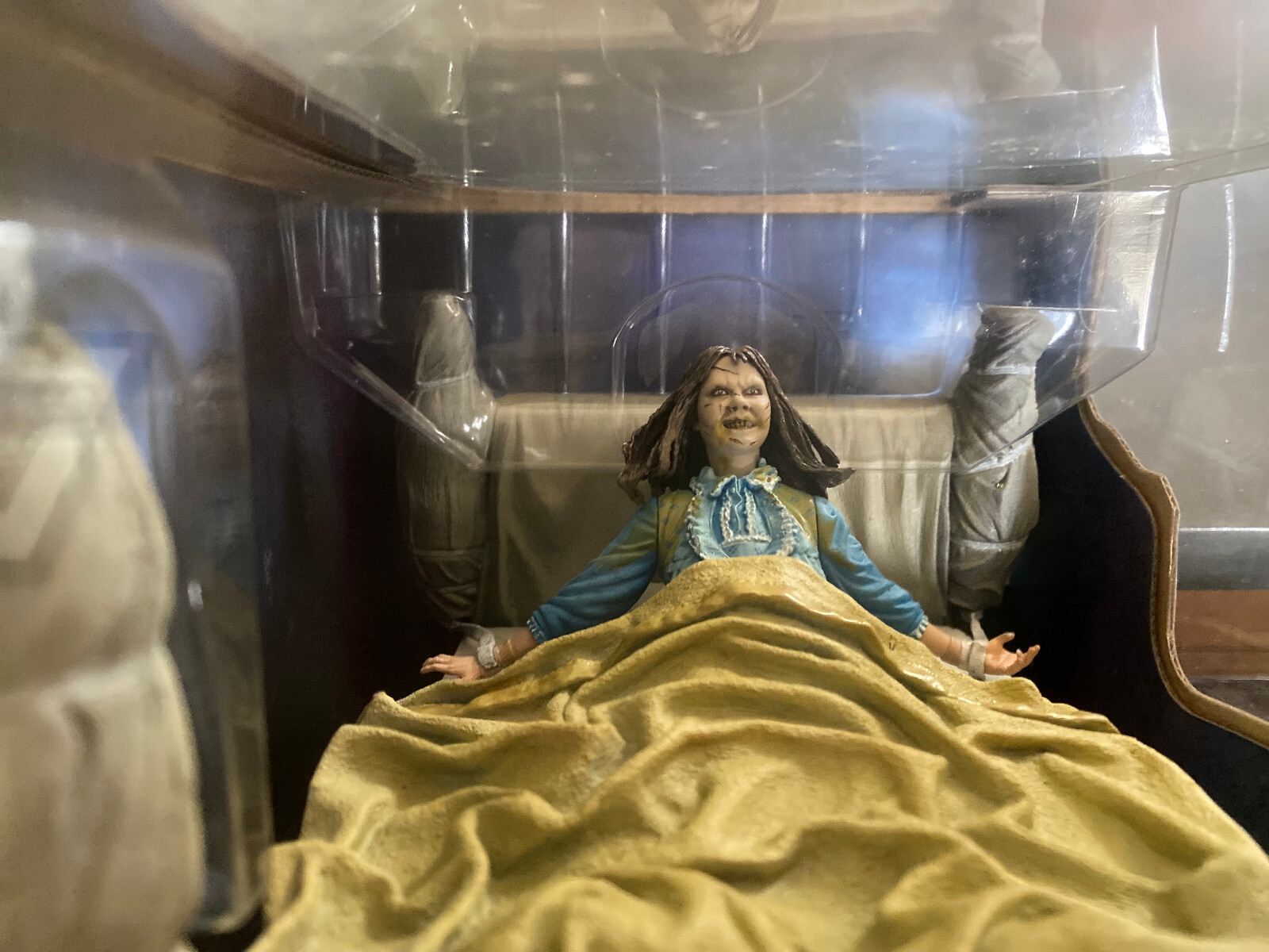 NECA Reel Toys The Exorcist Regan Possessed Head Spin Deluxe Boxed Set ...