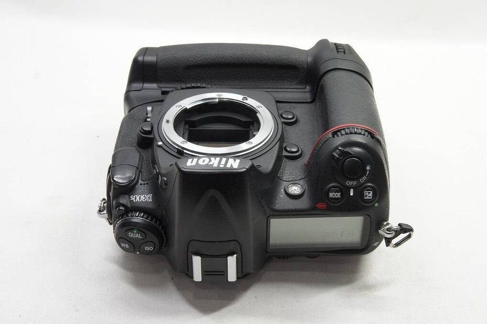 Nikon D300S 12.3MP Digital SLR Camera Black Body w/ Battery Grip MB-D10 ...