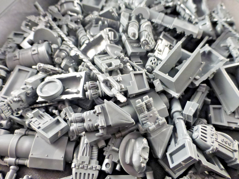 Imperial Guard Leman Russ Tank : Assorted Bits x150 - Warhammer 40K ...