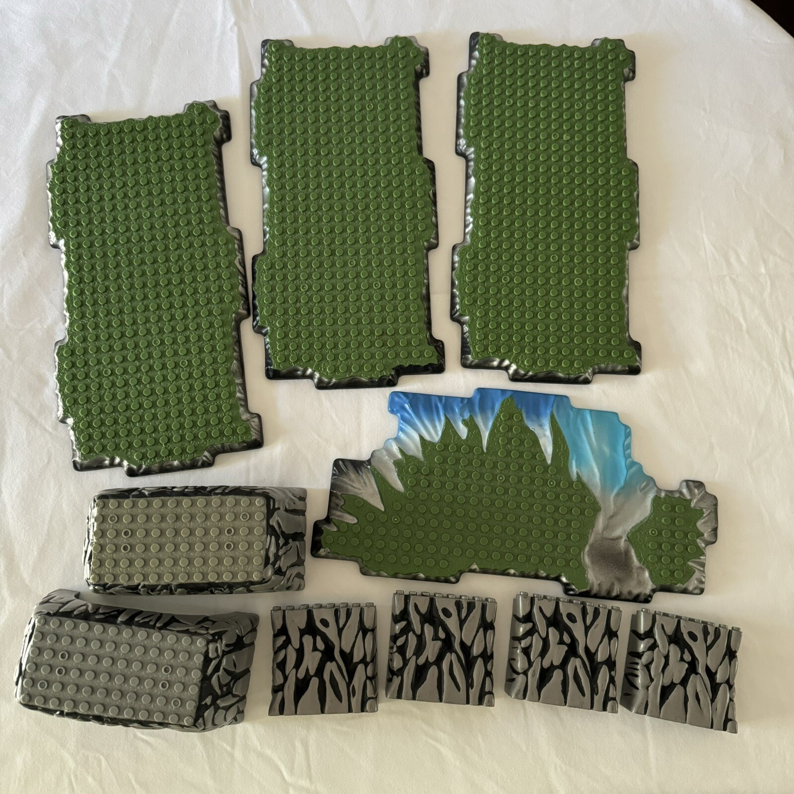 Mega Bloks Lot of 10 Base Plates Bridge Dragons Castle Grass & Grey ...