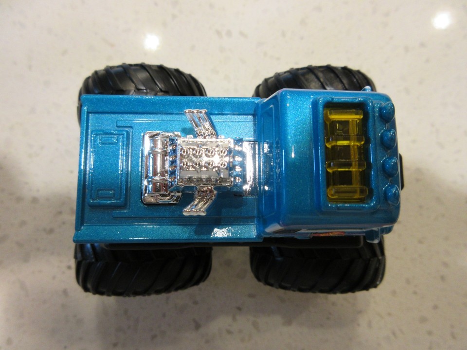 2025 Hot Wheels JEEP FC Monster Trucks Crash Legends Toy Pickup Truck ...