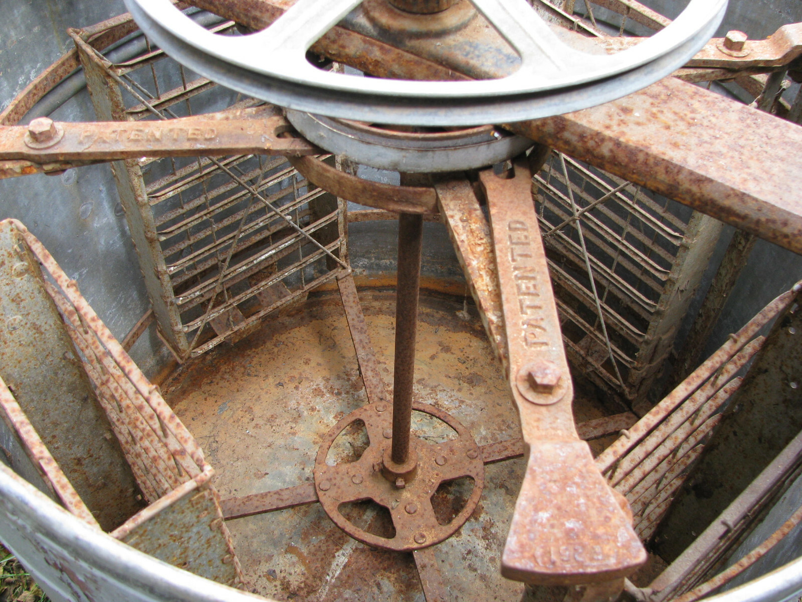 Antique COWANS RAPID REVERSIBLE HONEY EXTRACTOR Four Deep Frames A.I ...