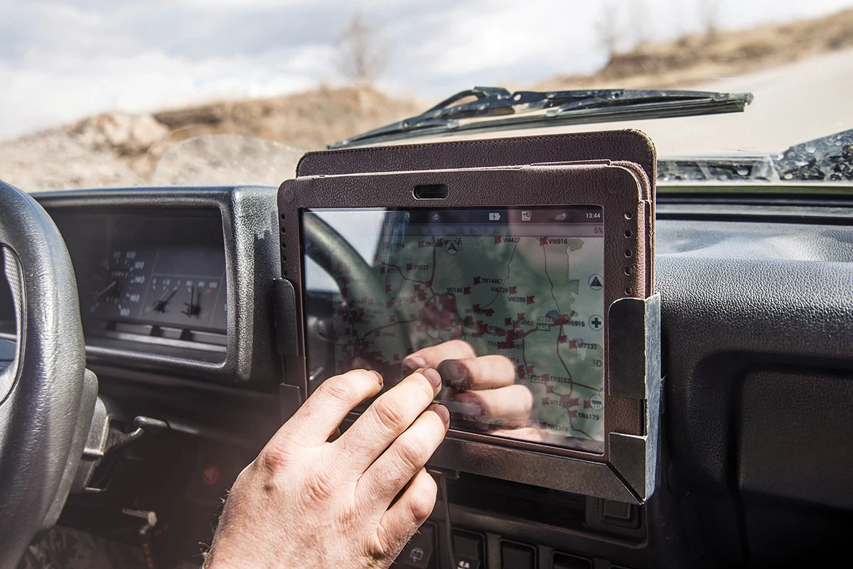 4 Reasons Why You Need An iPad in Your Car