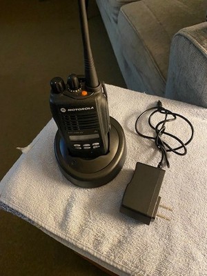 Motorola ht 1250 LS plus uhf FM radio 403-470mhz model AAH25RDH9DP7AN ...