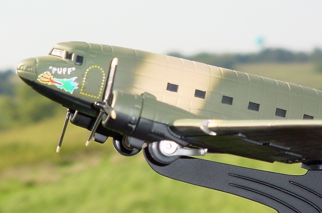 Ertl Diecast "Puff" Gunship 4th Air Command Douglas DC-3 C-47 Airplane ...