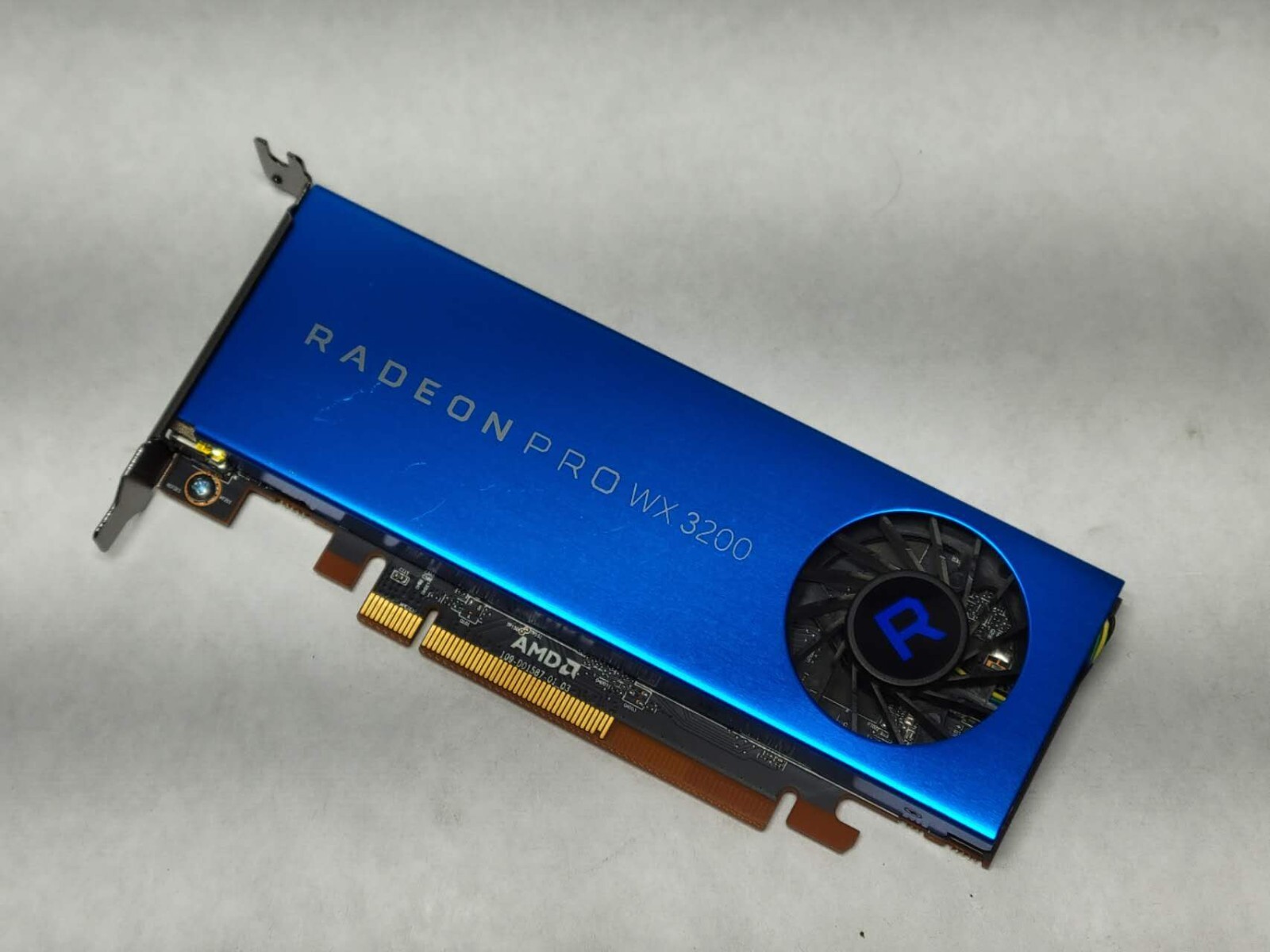 AMD Radeon Pro WX 3200 WX3200 4GB GDDR5 Graphics Video Card GPU LOW ...