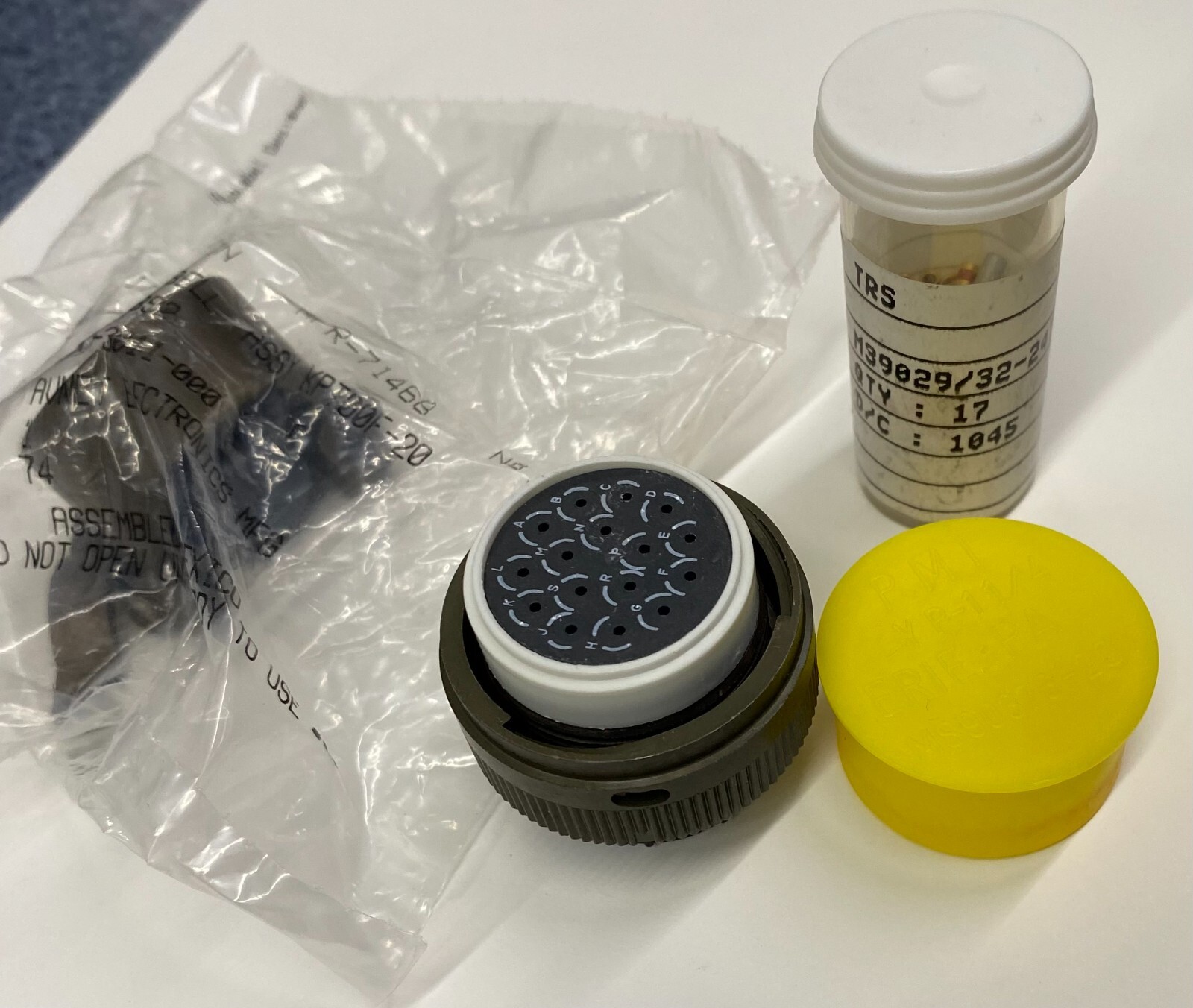 MS3126F20-16S Connector ITT Cannon 16P SIZE 20 Straight Plug Socket, 1 ...