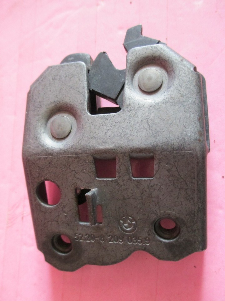 BMW Trunk Lock 52208209035 | eBay