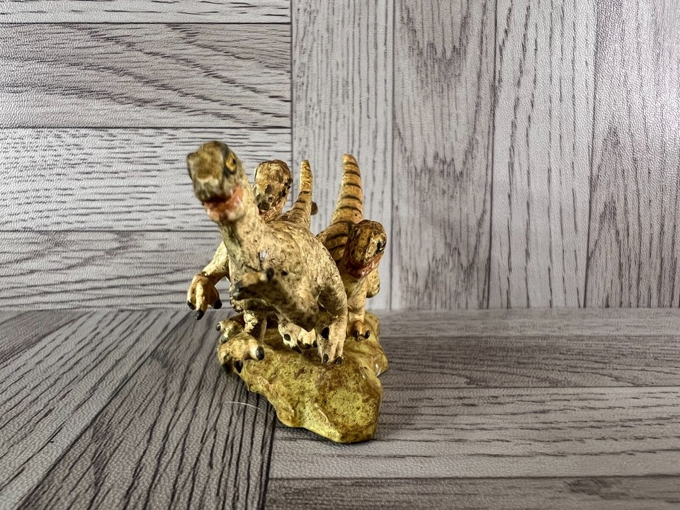 Carnegie Collection - Dinosaur Statue Figure - Deinonychus - 1990 ...