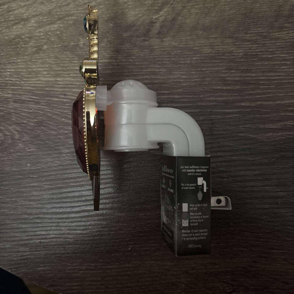 Bath & Body Works Disney's Villains Evil Queen Wallflower Light Up Plug ...