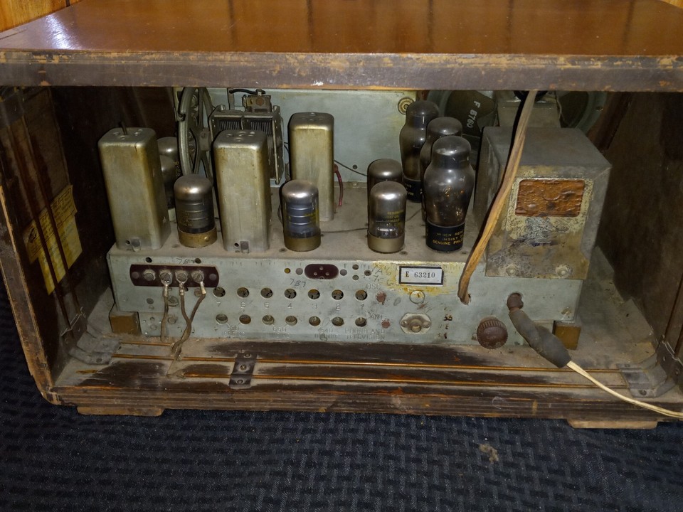 1941 Philco 41 255 WW2 Tuner 9 Tube Tabletop Slant Panel Walnut Body ...