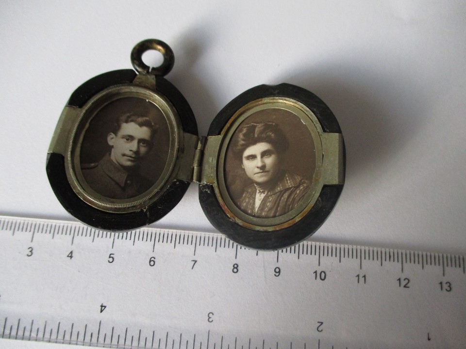 Whitby Jet locket antique Victorian with 2 photos mourning jewellery ...