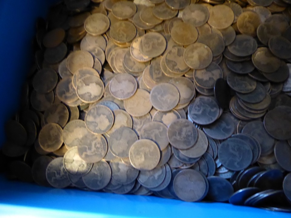 50 Queen Victorian Pennies Bulk Lot 1880's-1890's @LOOK@ BUN YOUNG HEAD ...