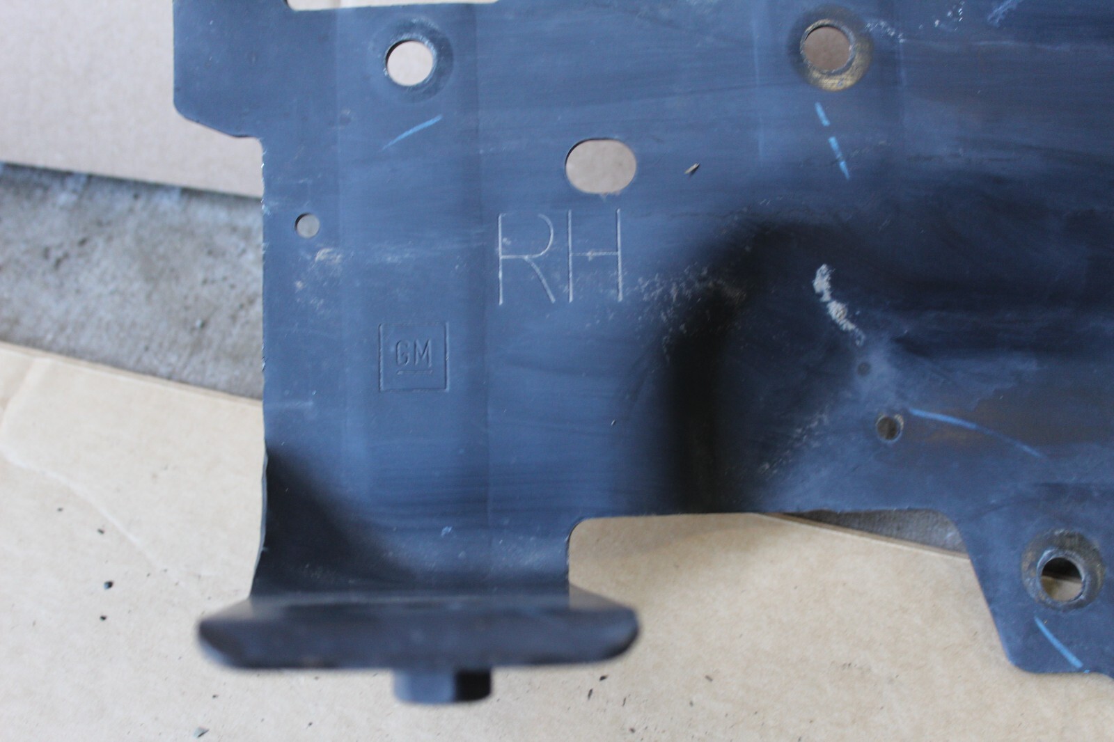 Genuine Front Passenger Side Bumper Impact Bar Bracket 84539975 | eBay